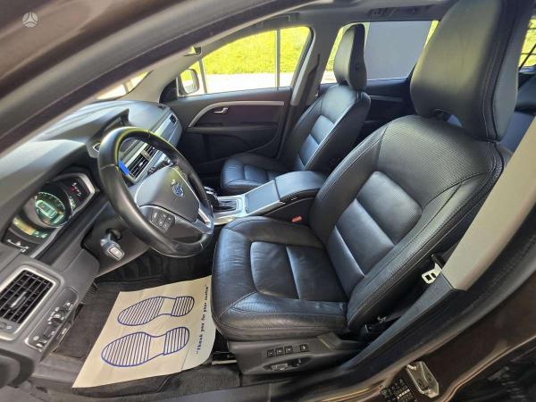 Brown Volvo XC70 2014 in Vilnius, with an engine capacity of 2.40 L and mileage of 234 thousand km for 14700 €, photo 9 on AUTOMOTO.COM.LV