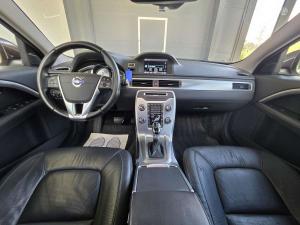 Brown Volvo XC70 2014 in Vilnius, with an engine capacity of 2.40 L and mileage of 234 thousand km for 14700 €, photo 11 on AUTOMOTO.COM.LV