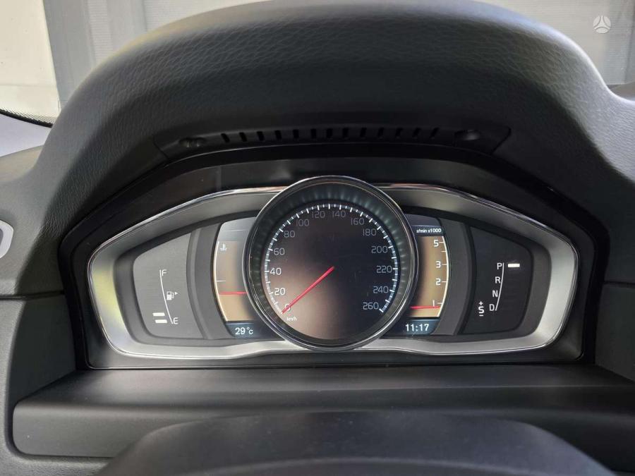 Brown Volvo XC70 2014 in Vilnius, with an engine capacity of 2.40 L and mileage of 234 thousand km for 14700 €, photo 20 on AUTOMOTO.COM.LV