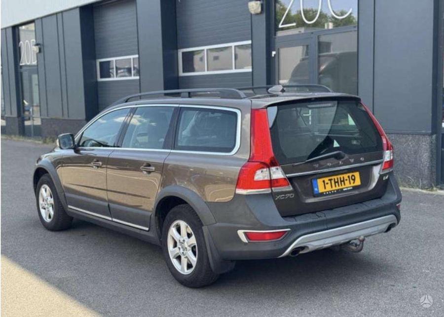 Brūns Volvo XC70 2014 Jonava, ar dzinēja tilpumu 1.97 L un nobraukumu 282 tūkst. km par 9150 €, foto 5 vietnē AUTOMOTO.COM.LV