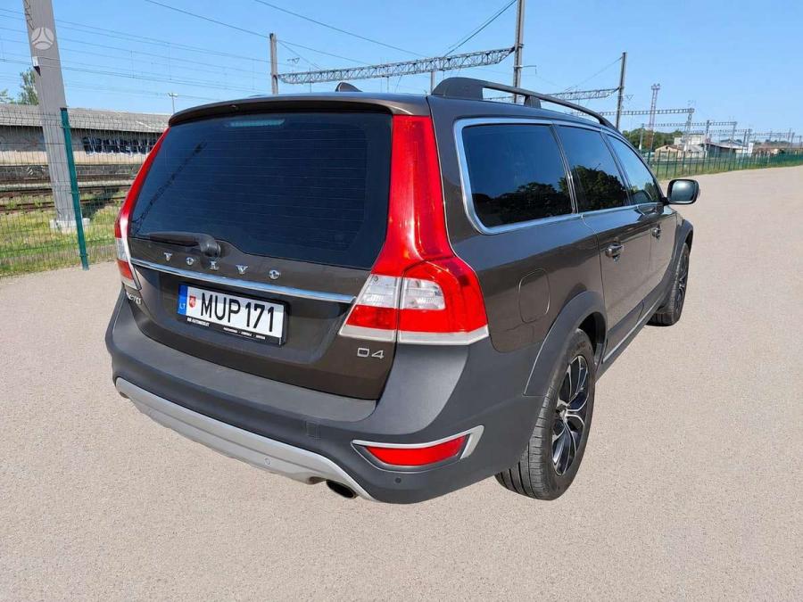 Brown Volvo XC70 2014 in Siauliai, with an engine capacity of 2.00 L and mileage of 339 thousand km for 8600 €, photo 5 on AUTOMOTO.COM.LV