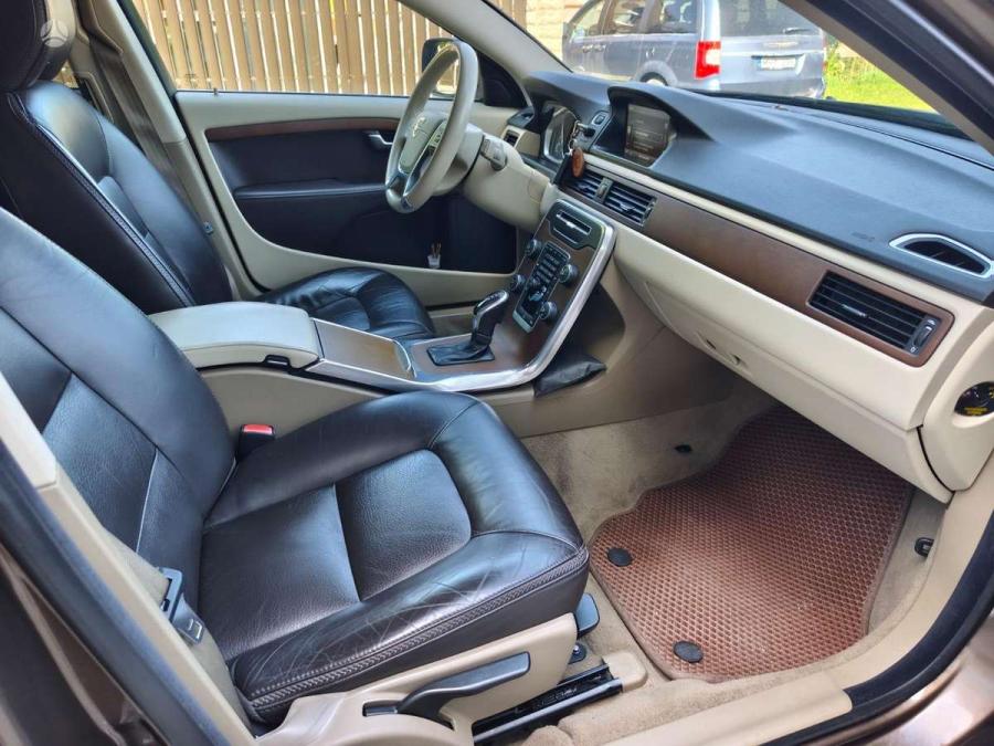 Brown Volvo XC70 2014 in Siauliai, with an engine capacity of 2.00 L and mileage of 339 thousand km for 8600 €, photo 14 on AUTOMOTO.COM.LV