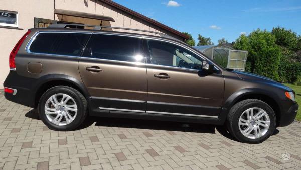 Brown Volvo XC70 2014 in Joniskis, with an engine capacity of 2.40 L and mileage of 261 thousand km for 10747 €, photo 2 on AUTOMOTO.COM.LV