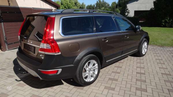 Brown Volvo XC70 2014 in Joniskis, with an engine capacity of 2.40 L and mileage of 261 thousand km for 10747 €, photo 4 on AUTOMOTO.COM.LV