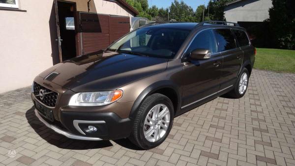 Brown Volvo XC70 2014 in Joniskis, with an engine capacity of 2.40 L and mileage of 261 thousand km for 10747 €, photo 6 on AUTOMOTO.COM.LV