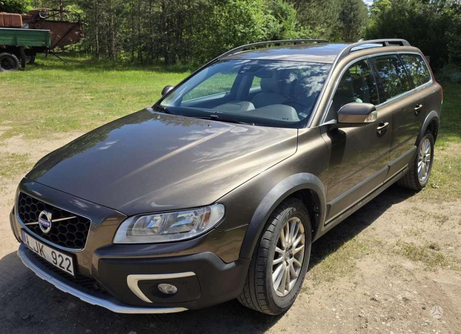 Brown Volvo XC70 2014 in Vilnius, with an engine capacity of 1.97 L and mileage of 308 thousand km for 7500 €, photo 1 on AUTOMOTO.COM.LV