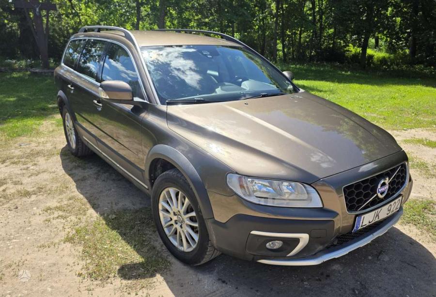 Brown Volvo XC70 2014 in Vilnius, with an engine capacity of 1.97 L and mileage of 308 thousand km for 7500 €, photo 3 on AUTOMOTO.COM.LV