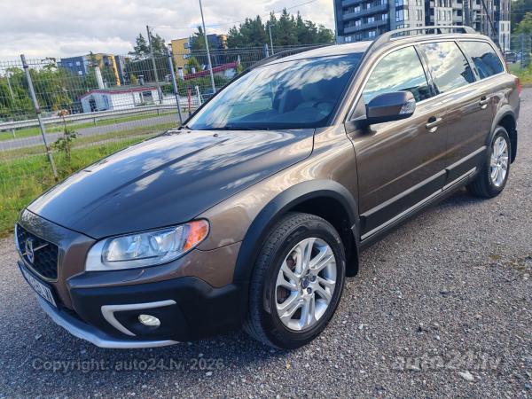 Brown Volvo XC70 2014 in Tallinn, with an engine capacity of 2.40 L and mileage of 270 thousand km for 12499 €, photo 1 on AUTOMOTO.COM.LV