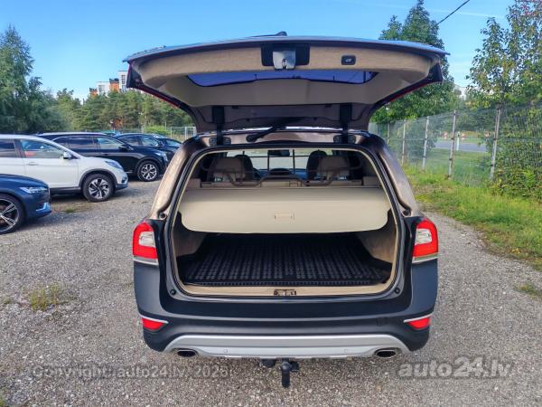 Brown Volvo XC70 2014 in Tallinn, with an engine capacity of 2.40 L and mileage of 270 thousand km for 12499 €, photo 6 on AUTOMOTO.COM.LV