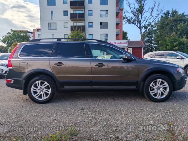 Brown Volvo XC70 2014 in Tallinn, with an engine capacity of 2.40 L and mileage of 270 thousand km for 12499 €, photo 8 on AUTOMOTO.COM.LV