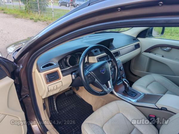 Brown Volvo XC70 2014 in Tallinn, with an engine capacity of 2.40 L and mileage of 270 thousand km for 12499 €, photo 11 on AUTOMOTO.COM.LV