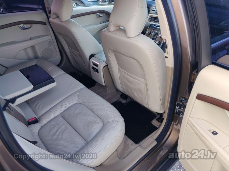 Brūns Volvo XC70 2014 Tallina, ar dzinēja tilpumu 2.40 L un nobraukumu 270 tūkst. km par 12499 €, foto 13 vietnē AUTOMOTO.COM.LV