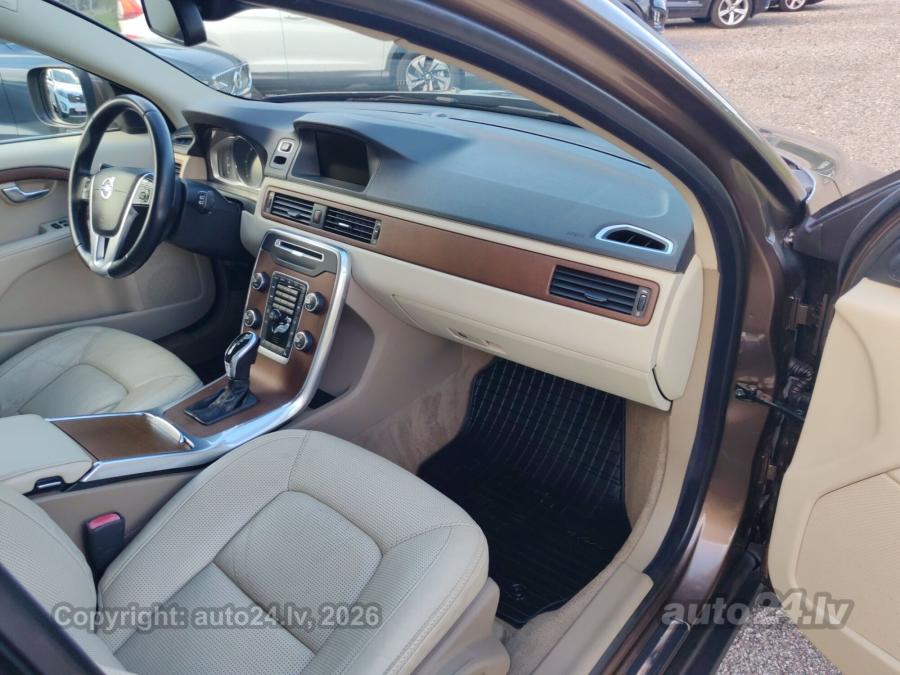 Brūns Volvo XC70 2014 Tallina, ar dzinēja tilpumu 2.40 L un nobraukumu 270 tūkst. km par 12499 €, foto 14 vietnē AUTOMOTO.COM.LV