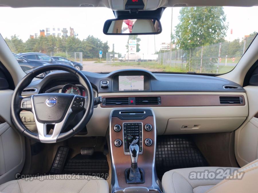 Brūns Volvo XC70 2014 Tallina, ar dzinēja tilpumu 2.40 L un nobraukumu 270 tūkst. km par 12499 €, foto 15 vietnē AUTOMOTO.COM.LV