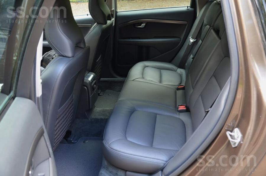 Brūns Volvo XC70 2014 Rīga, ar dzinēja tilpumu 2.40 L un nobraukumu 366 tūkst. km par 11990 €, foto 34 vietnē AUTOMOTO.COM.LV