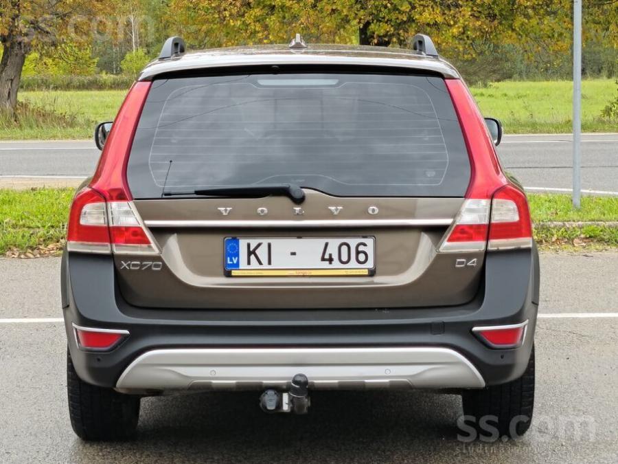 Brown Volvo XC70 2014 in Ogre, with an engine capacity of 2.00 L and mileage of 374 thousand km for 7650 €, photo 6 on AUTOMOTO.COM.LV