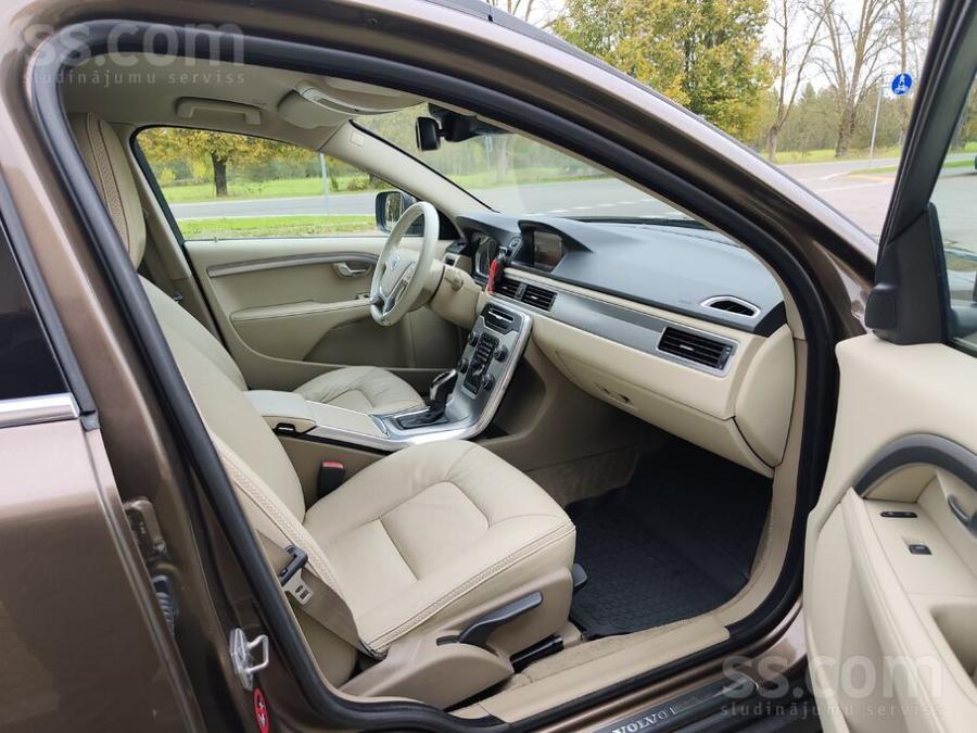 Brown Volvo XC70 2014 in Ogre, with an engine capacity of 2.00 L and mileage of 374 thousand km for 7650 €, photo 12 on AUTOMOTO.COM.LV