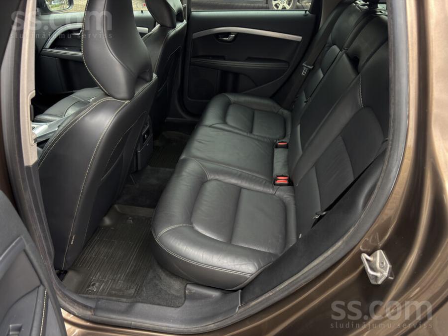 Brūns Volvo XC70 2015 Rīga, ar dzinēja tilpumu 2.40 L un nobraukumu 0 tūkst. km par 8990 €, foto 10 vietnē AUTOMOTO.COM.LV