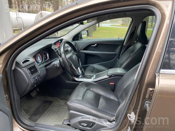 Brūns Volvo XC70 2015 Rīga, ar dzinēja tilpumu 2.40 L un nobraukumu 0 tūkst. km par 12399 €, foto 9 vietnē AUTOMOTO.COM.LV