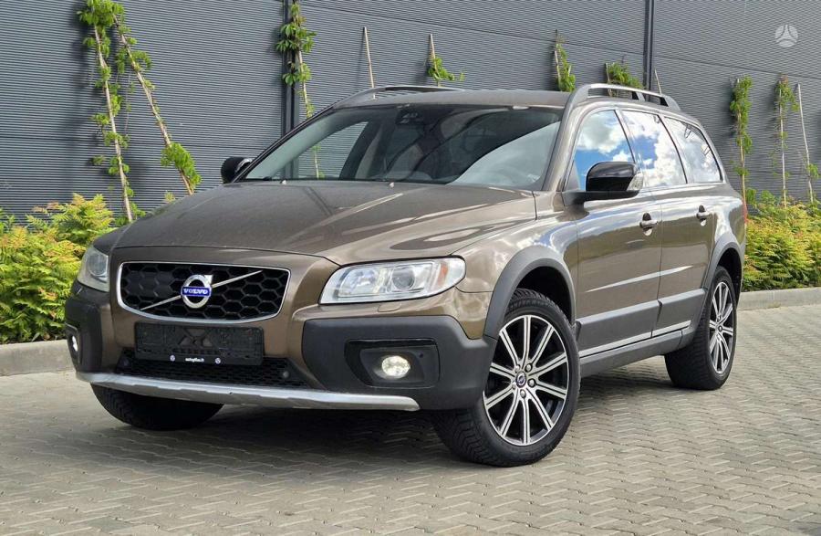 Brown Volvo XC70 2015 in Vilnius, with an engine capacity of 1.97 L and mileage of 251 thousand km for 9500 €, photo 4 on AUTOMOTO.COM.LV