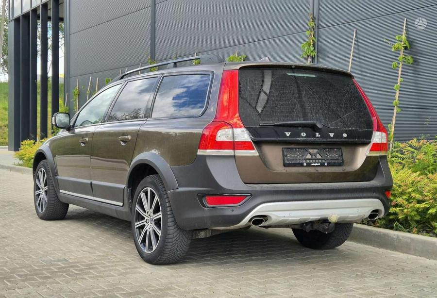Brown Volvo XC70 2015 in Vilnius, with an engine capacity of 1.97 L and mileage of 251 thousand km for 9500 €, photo 8 on AUTOMOTO.COM.LV