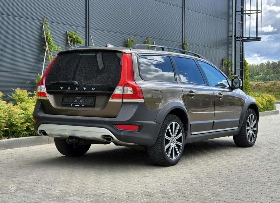 Brown Volvo XC70 2015 in Vilnius, with an engine capacity of 1.97 L and mileage of 251 thousand km for 9500 €, photo 9 on AUTOMOTO.COM.LV