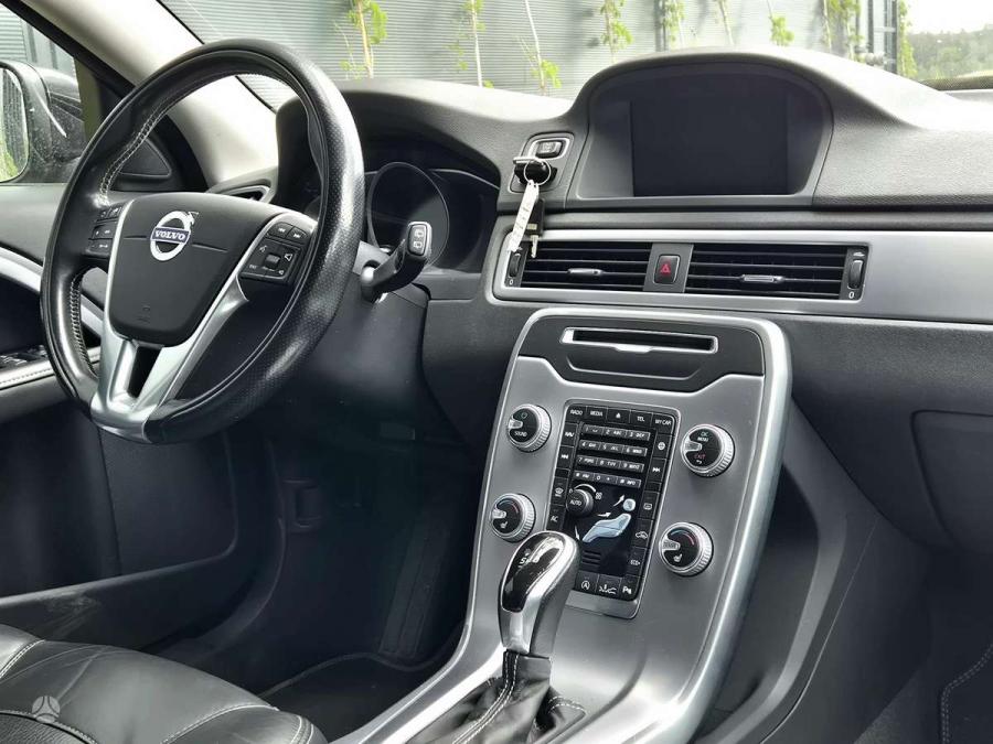 Brown Volvo XC70 2015 in Vilnius, with an engine capacity of 1.97 L and mileage of 251 thousand km for 9500 €, photo 11 on AUTOMOTO.COM.LV