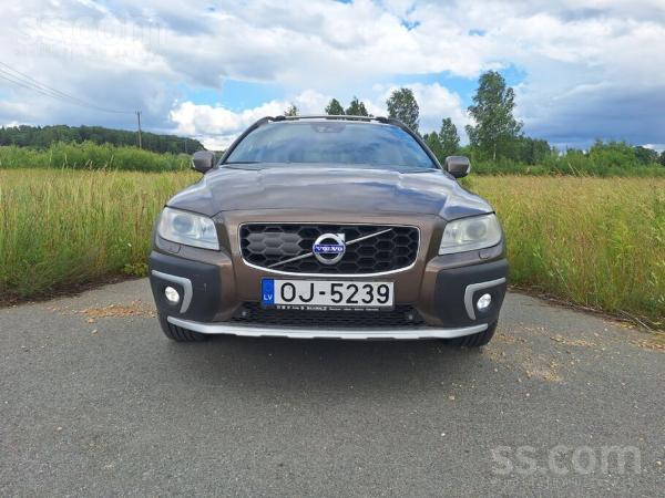Brown Volvo XC70 2015 in Riga, with an engine capacity of 2.40 L and mileage of 338 thousand km for 11500 €, photo 2 on AUTOMOTO.COM.LV