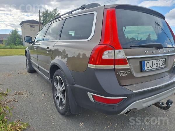 Brown Volvo XC70 2015 in Riga, with an engine capacity of 2.40 L and mileage of 338 thousand km for 11500 €, photo 3 on AUTOMOTO.COM.LV