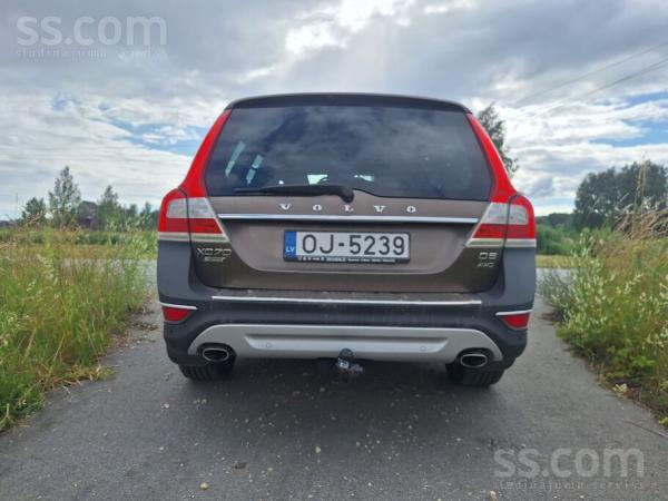 Brown Volvo XC70 2015 in Riga, with an engine capacity of 2.40 L and mileage of 338 thousand km for 11500 €, photo 4 on AUTOMOTO.COM.LV