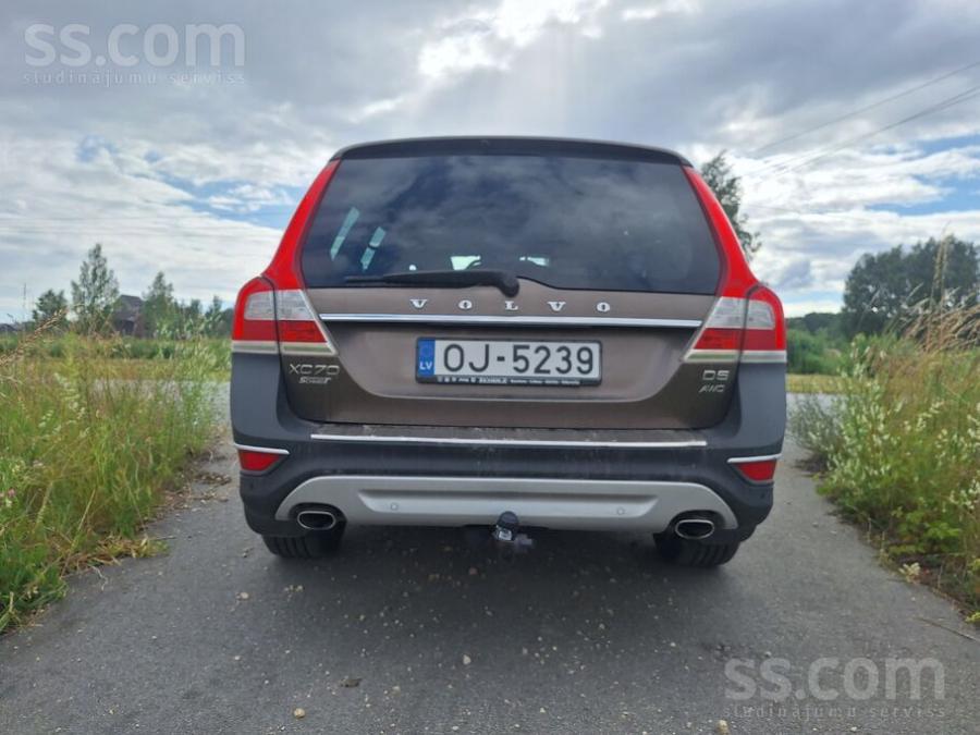 Brūns Volvo XC70 2015 Rīga, ar dzinēja tilpumu 2.40 L un nobraukumu 338 tūkst. km par 11500 €, foto 5 vietnē AUTOMOTO.COM.LV