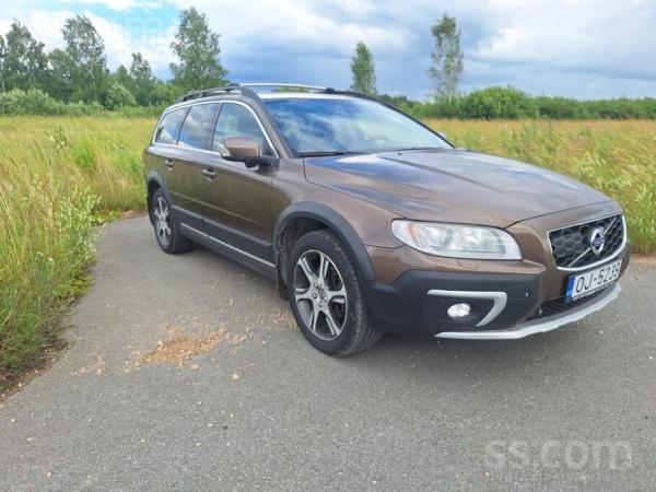 Brown Volvo XC70 2015 in Riga, with an engine capacity of 2.40 L and mileage of 338 thousand km for 11500 €, photo 6 on AUTOMOTO.COM.LV