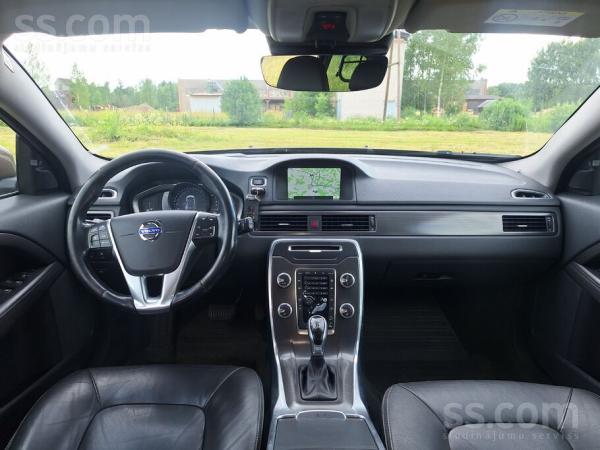 Brown Volvo XC70 2015 in Riga, with an engine capacity of 2.40 L and mileage of 338 thousand km for 11500 €, photo 8 on AUTOMOTO.COM.LV