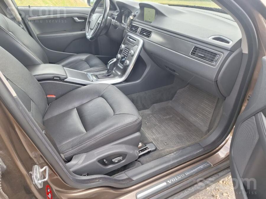 Brūns Volvo XC70 2015 Rīga, ar dzinēja tilpumu 2.40 L un nobraukumu 338 tūkst. km par 11500 €, foto 13 vietnē AUTOMOTO.COM.LV