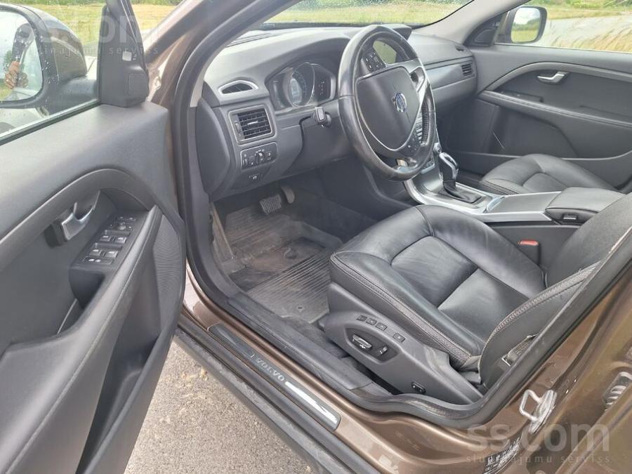 Brūns Volvo XC70 2015 Rīga, ar dzinēja tilpumu 2.40 L un nobraukumu 338 tūkst. km par 11500 €, foto 15 vietnē AUTOMOTO.COM.LV