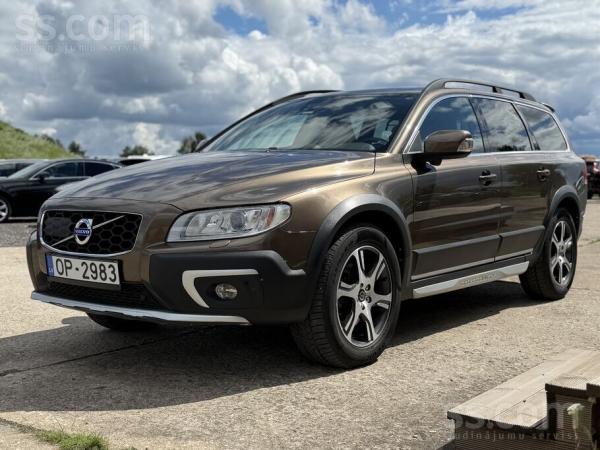 Brown Volvo XC70 2015 in Riga, with an engine capacity of 2.40 L and mileage of 214 thousand km for 14990 €, photo 3 on AUTOMOTO.COM.LV