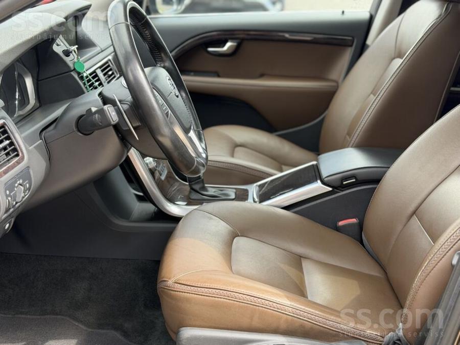 Brown Volvo XC70 2015 in Riga, with an engine capacity of 2.40 L and mileage of 214 thousand km for 14990 €, photo 11 on AUTOMOTO.COM.LV