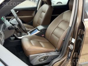 Brown Volvo XC70 2015 in Riga, with an engine capacity of 2.40 L and mileage of 214 thousand km for 14990 €, photo 12 on AUTOMOTO.COM.LV