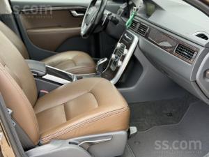 Brown Volvo XC70 2015 in Riga, with an engine capacity of 2.40 L and mileage of 214 thousand km for 14990 €, photo 17 on AUTOMOTO.COM.LV