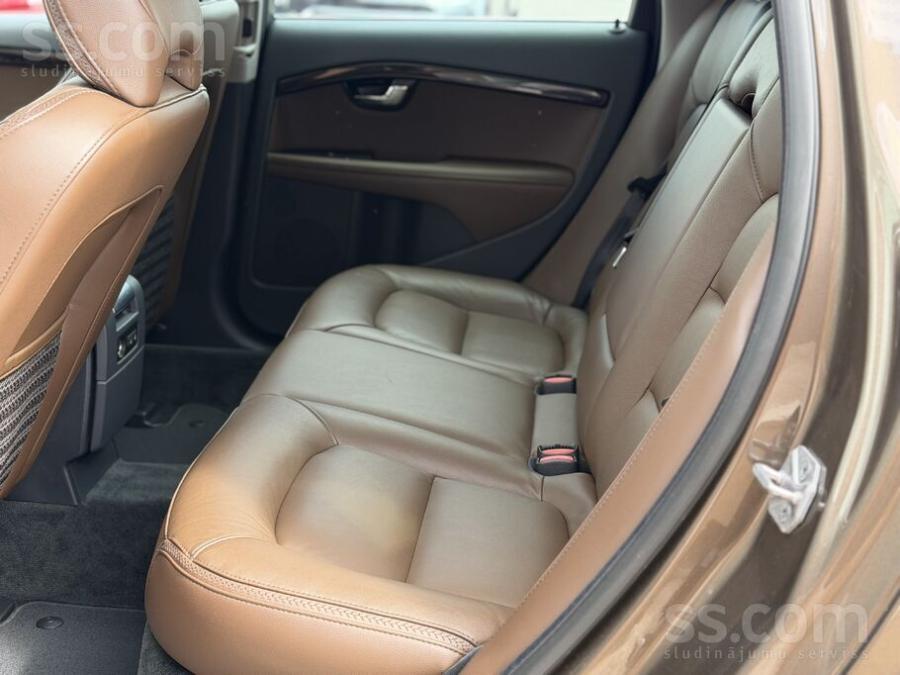 Brown Volvo XC70 2015 in Riga, with an engine capacity of 2.40 L and mileage of 214 thousand km for 14990 €, photo 18 on AUTOMOTO.COM.LV