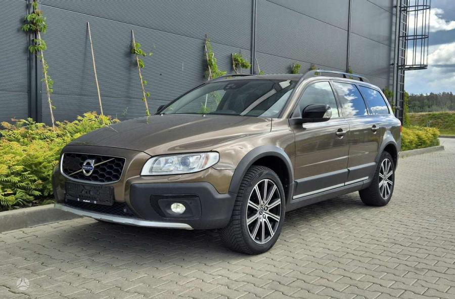 Brūns Volvo XC70 2015 Viļņa, ar dzinēja tilpumu 1.98 L un nobraukumu 254 tūkst. km par 10700 €, foto 3 vietnē AUTOMOTO.COM.LV