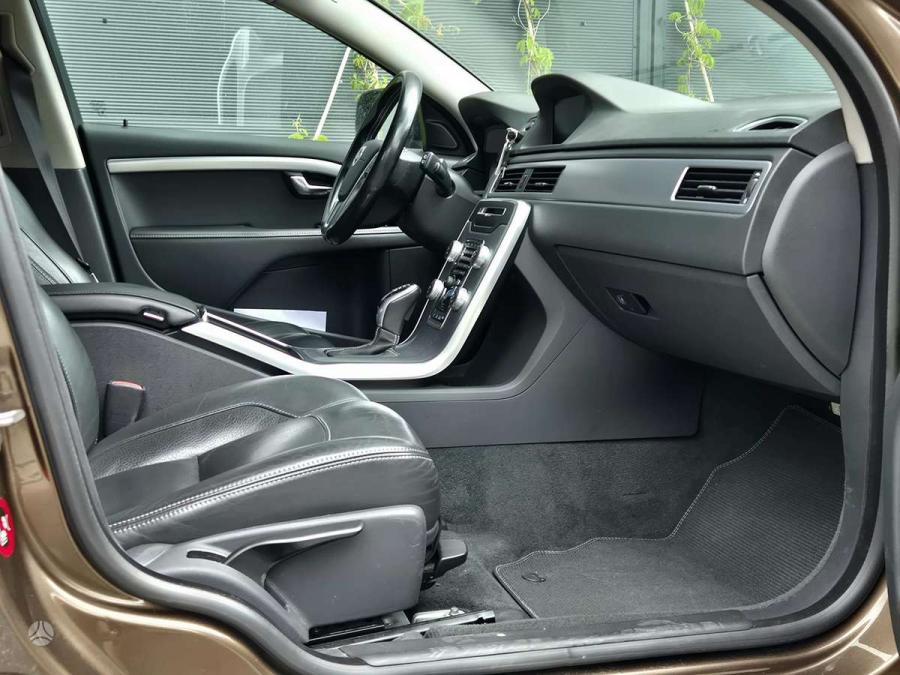 Brūns Volvo XC70 2015 Viļņa, ar dzinēja tilpumu 1.98 L un nobraukumu 257 tūkst. km par 9650 €, foto 8 vietnē AUTOMOTO.COM.LV