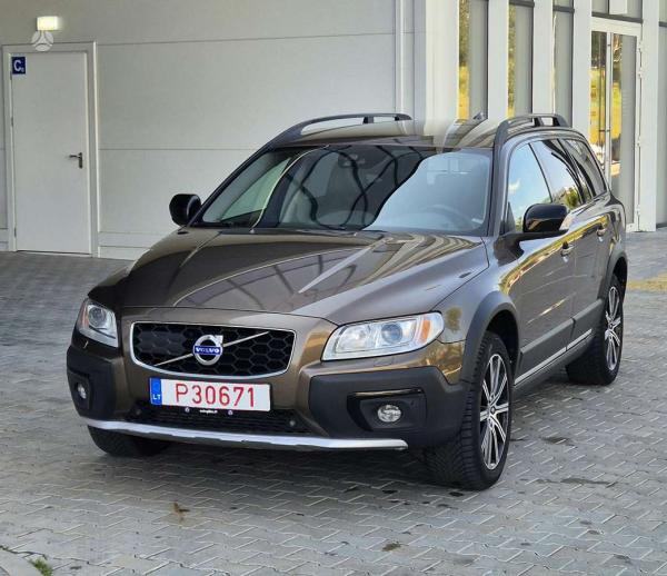 Brown Volvo XC70 2015 in Vilnius, with an engine capacity of 1.98 L and mileage of 257 thousand km for 9950 €, photo 1 on AUTOMOTO.COM.LV