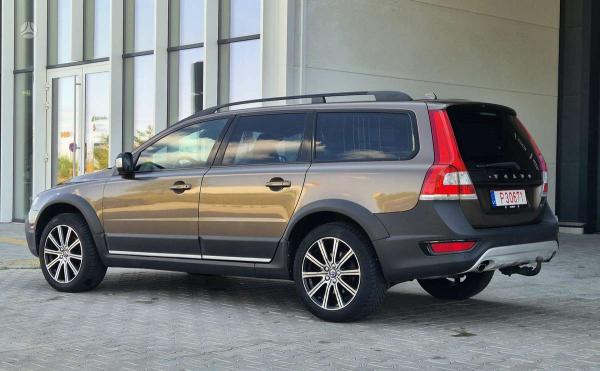 Brown Volvo XC70 2015 in Vilnius, with an engine capacity of 1.98 L and mileage of 257 thousand km for 9950 €, photo 4 on AUTOMOTO.COM.LV