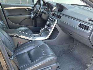 Brown Volvo XC70 2015 in Vilnius, with an engine capacity of 1.98 L and mileage of 257 thousand km for 9950 €, photo 9 on AUTOMOTO.COM.LV