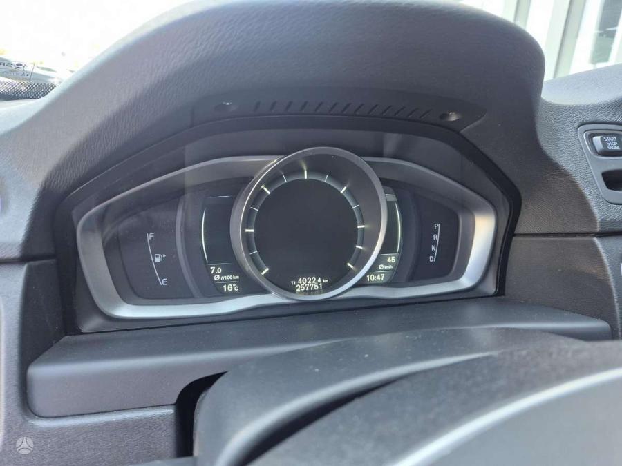 Brown Volvo XC70 2015 in Vilnius, with an engine capacity of 1.98 L and mileage of 257 thousand km for 9950 €, photo 12 on AUTOMOTO.COM.LV
