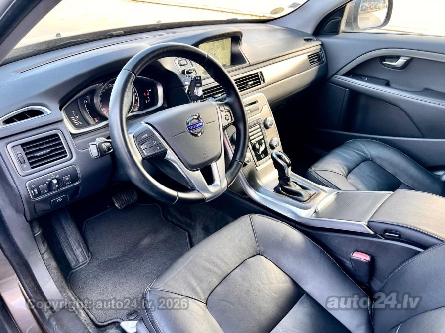 Brown Volvo XC70 2016 in Tallinn, with an engine capacity of 2.40 L and mileage of 0 thousand km for 15999 €, photo 10 on AUTOMOTO.COM.LV