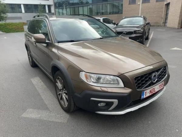 Brown Volvo XC70 2016 in Riga, with an engine capacity of 2.40 L and mileage of 216 thousand km for 15995 €, photo 1 on AUTOMOTO.COM.LV