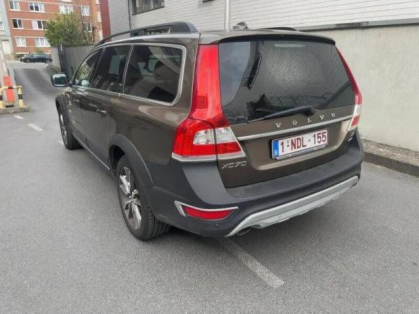 Brown Volvo XC70 2016 in Riga, with an engine capacity of 2.40 L and mileage of 216 thousand km for 15995 €, photo 2 on AUTOMOTO.COM.LV