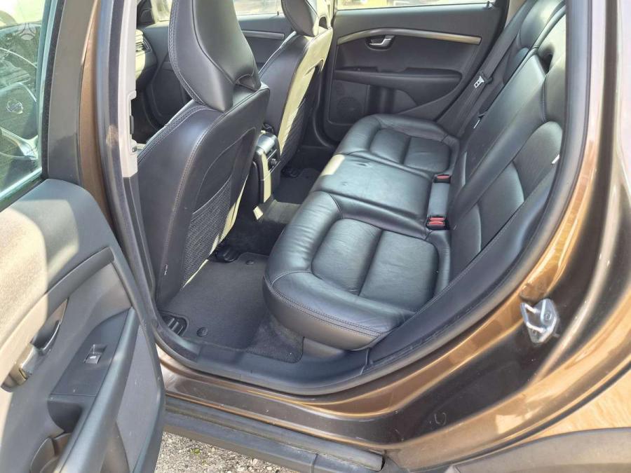 Brūns Volvo XC70 2016 Viļņa, ar dzinēja tilpumu 2.40 L un nobraukumu 280 tūkst. km par 13950 €, foto 3 vietnē AUTOMOTO.COM.LV
